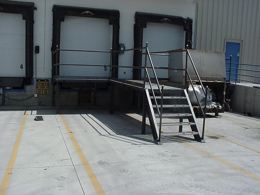 Mezzanine And Summit Closed Door Manual Tie Horizontal Baler ...