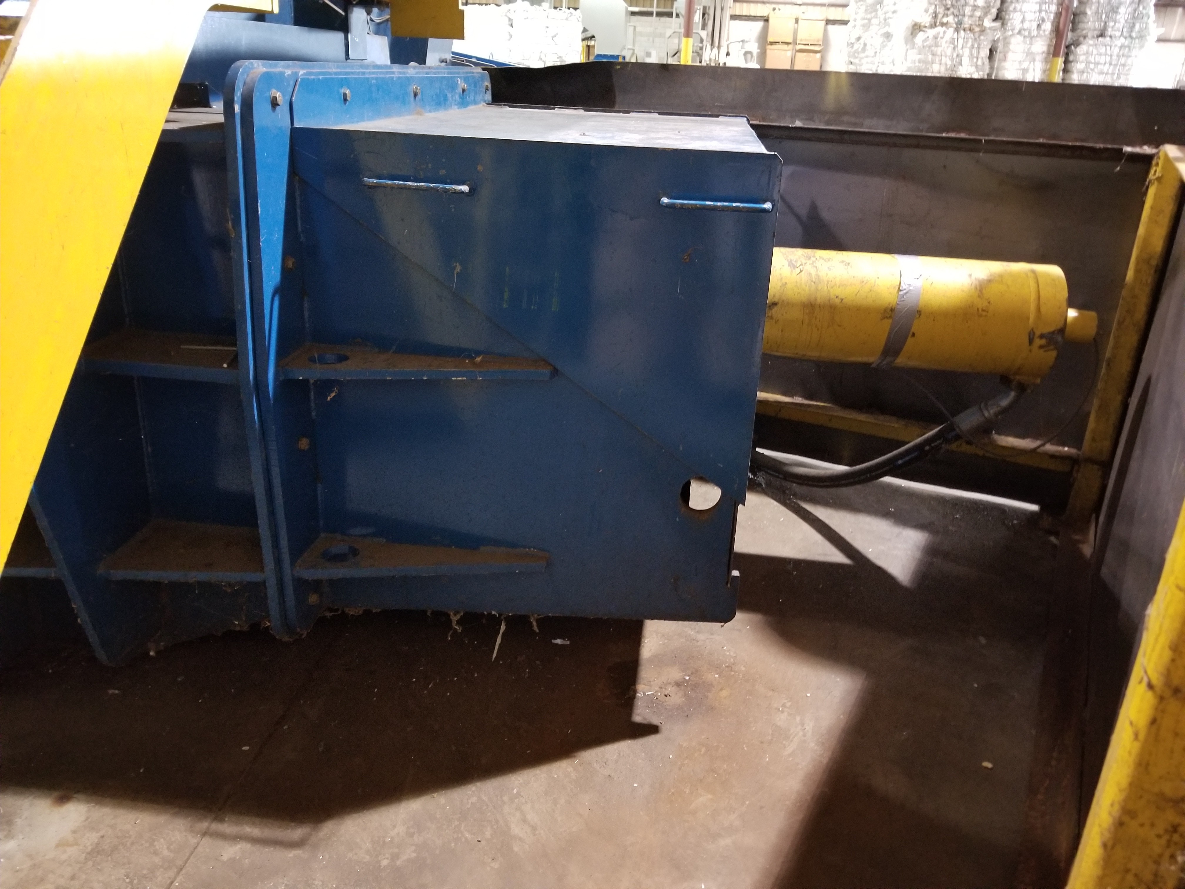 Used Excel 2R9 2-Ram Auto Tie Horizontal Baler | Recyclingbalers.com