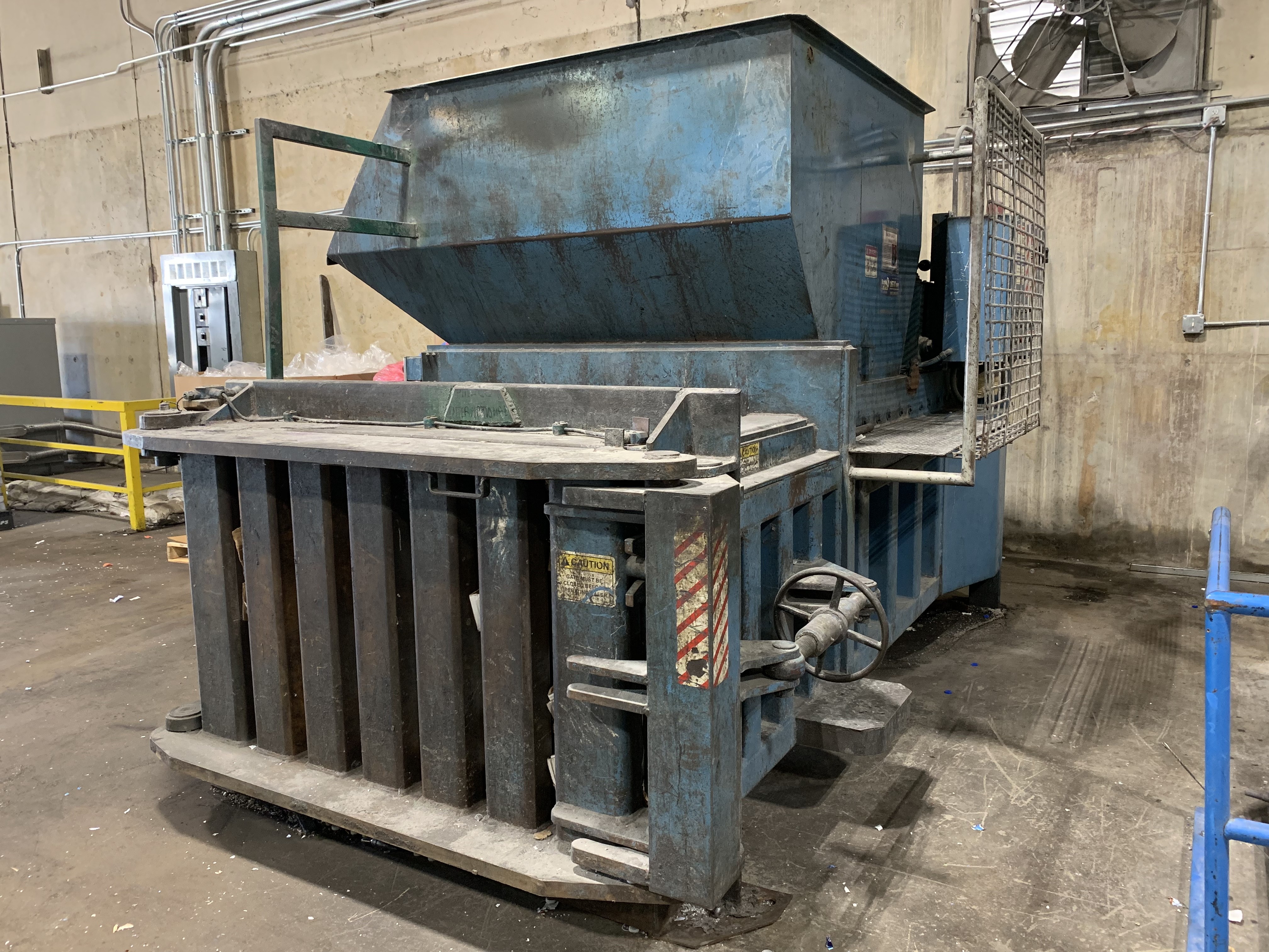 Used Marathon Gemini Xtreme Closed Door Manual Tie Horizontal Baler in ...